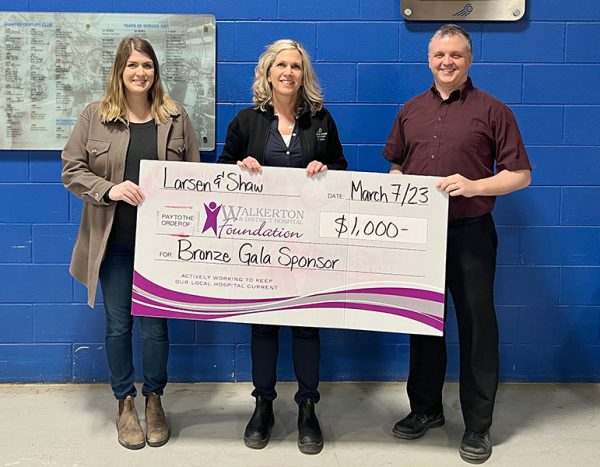 Larsen and Shaw donate to Walkerton hospital gala